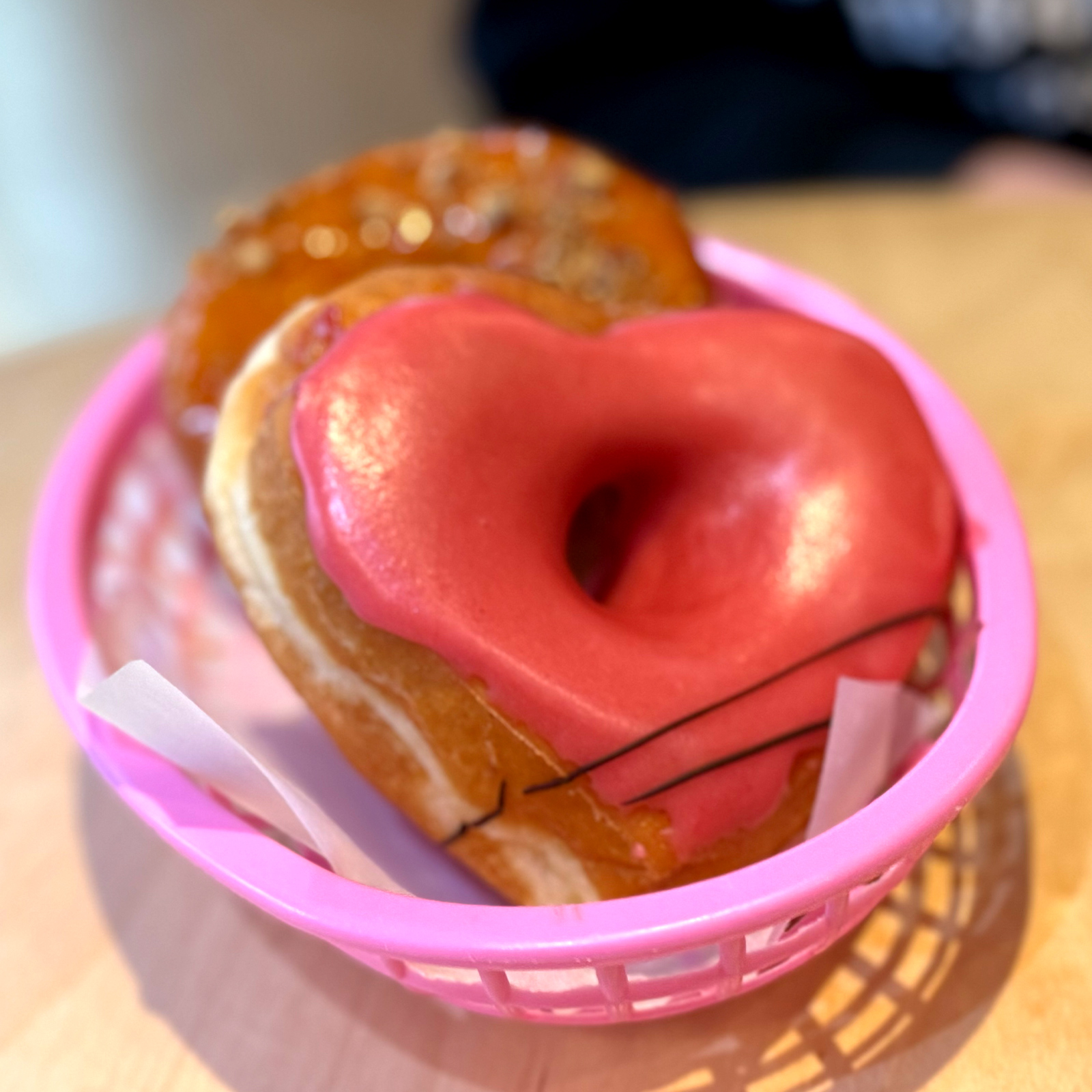 CUPS & DISHES – World Radio Paris